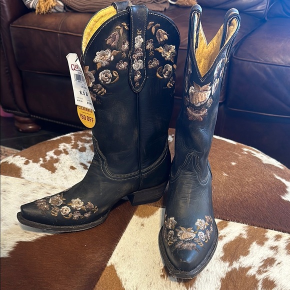 Cavender’S | Shoes | Black Floral Embroidered Cowboy Boots From ...